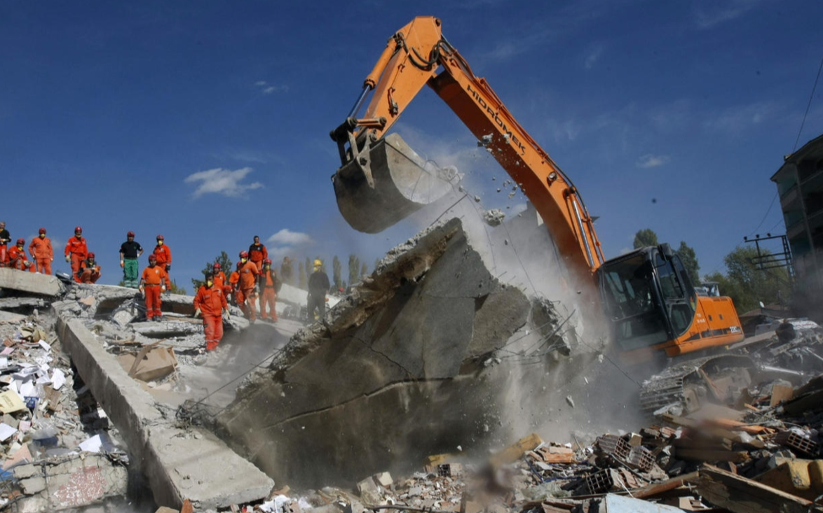 EBRD Türkiye Direktörü: Yeniden inşa maliyeti 100 milyar doları bulabilir EBRD Türkiye Direktörü: Yeniden inşa maliyeti 100 milyar doları bulabilir