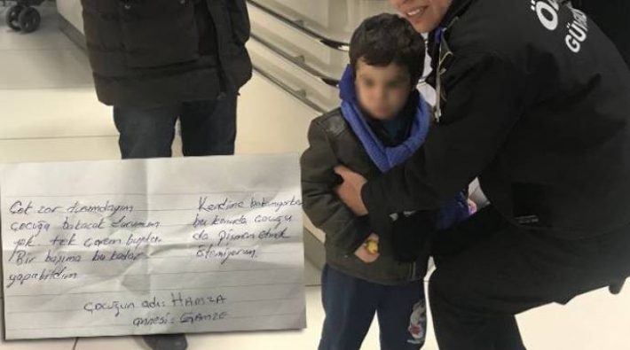 Krizin geldiği son nokta: Anne, çocuğunu AVM'de terk etmek zorunda kaldı Krizin geldiği son nokta: Anne, çocuğunu AVM'de terk etmek zorunda kaldı